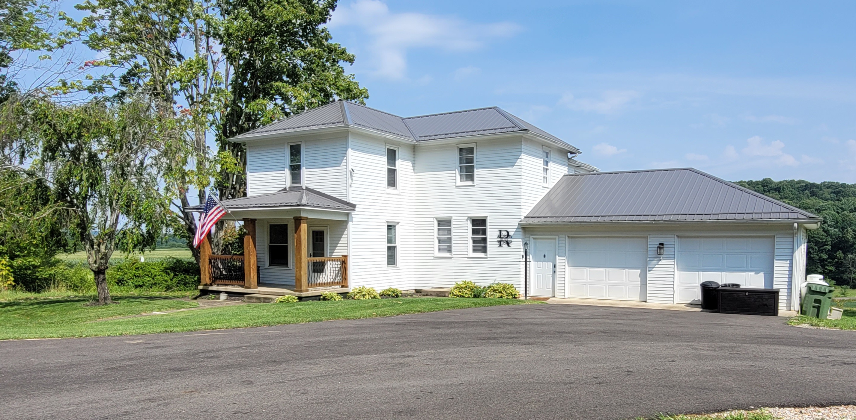 Ruby’s Farmhouse - Hocking Hills Premier Cabins located in Hocking ...